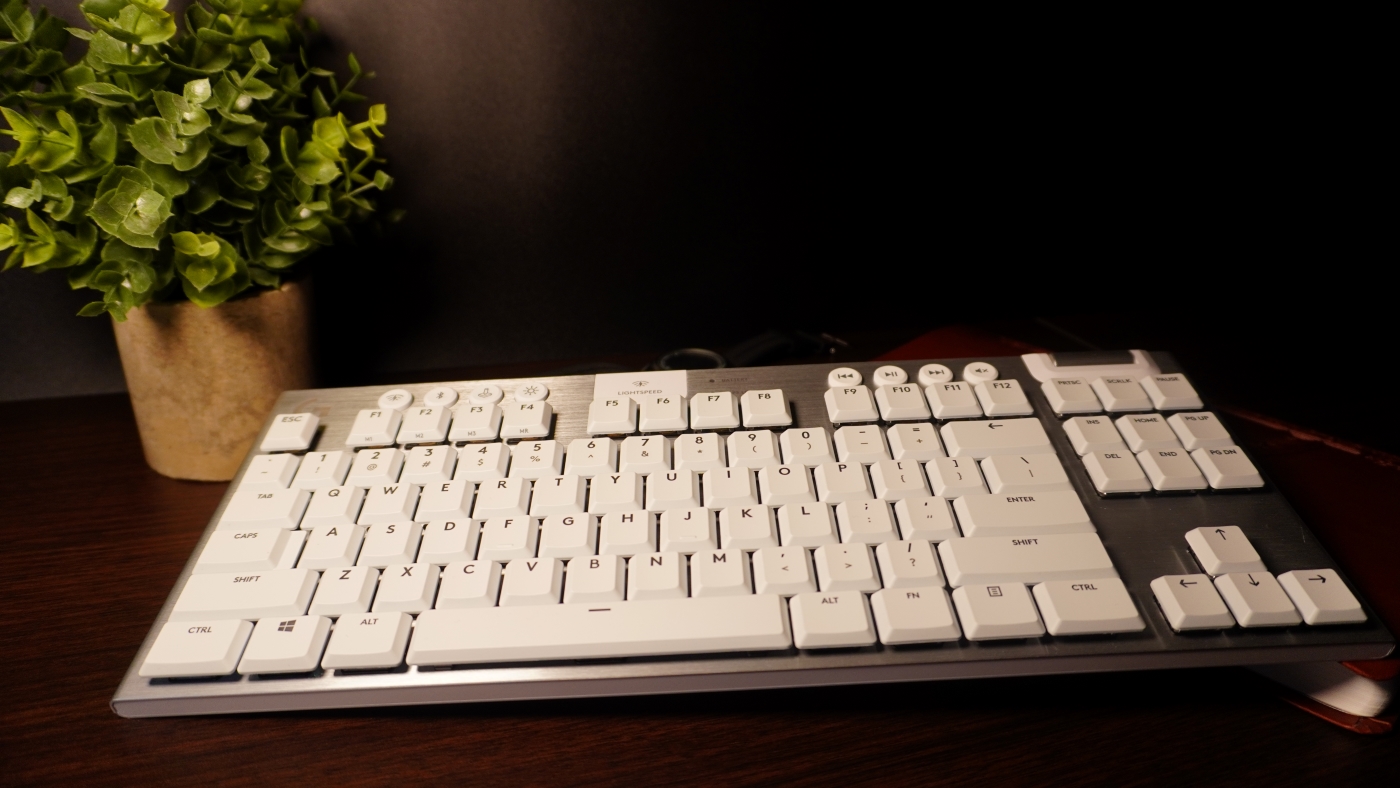 Logitech-G915-Keyboard – Ryan Swanstrom